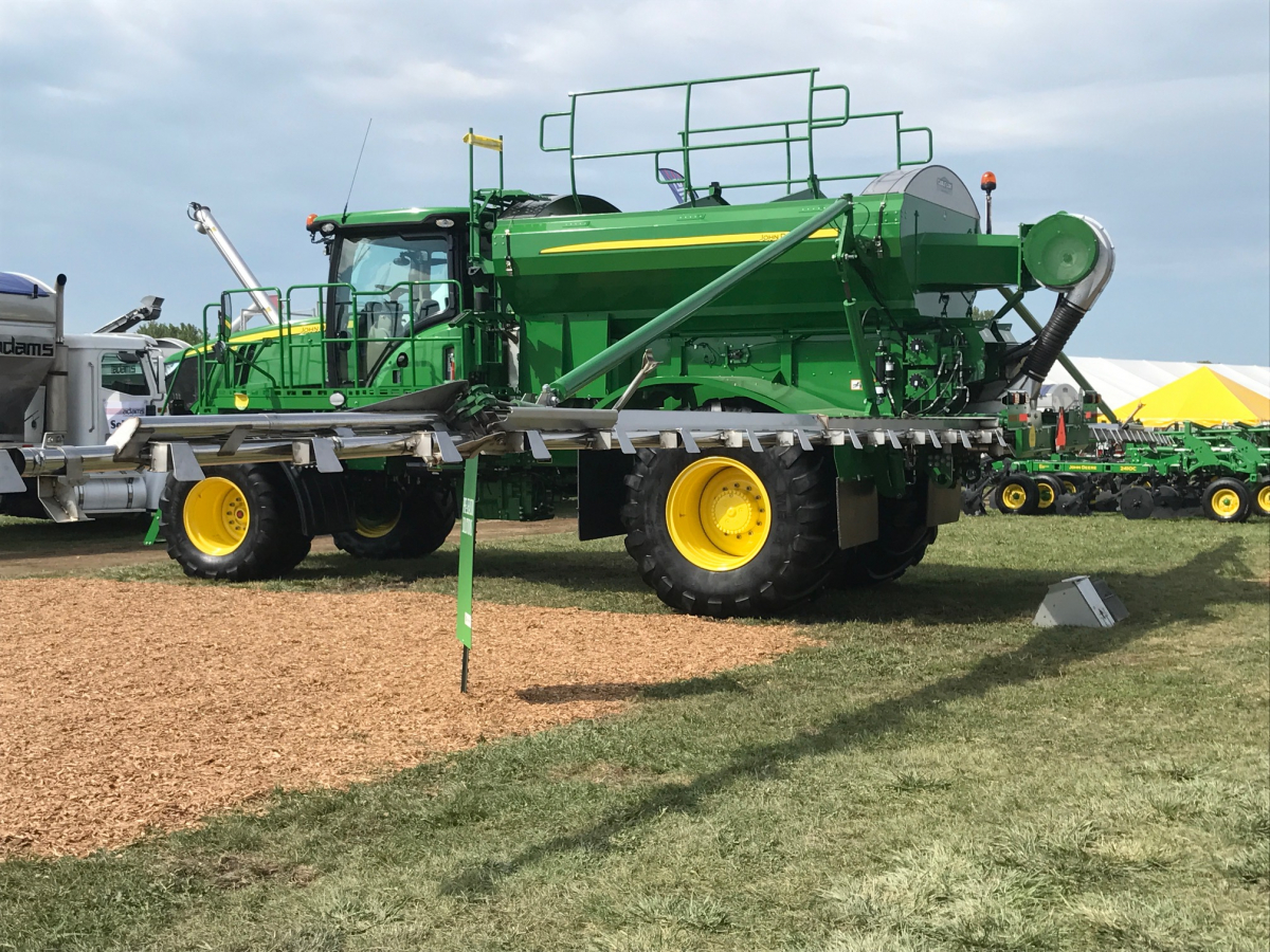 F4365 High-Capacity Nutrient Applicator